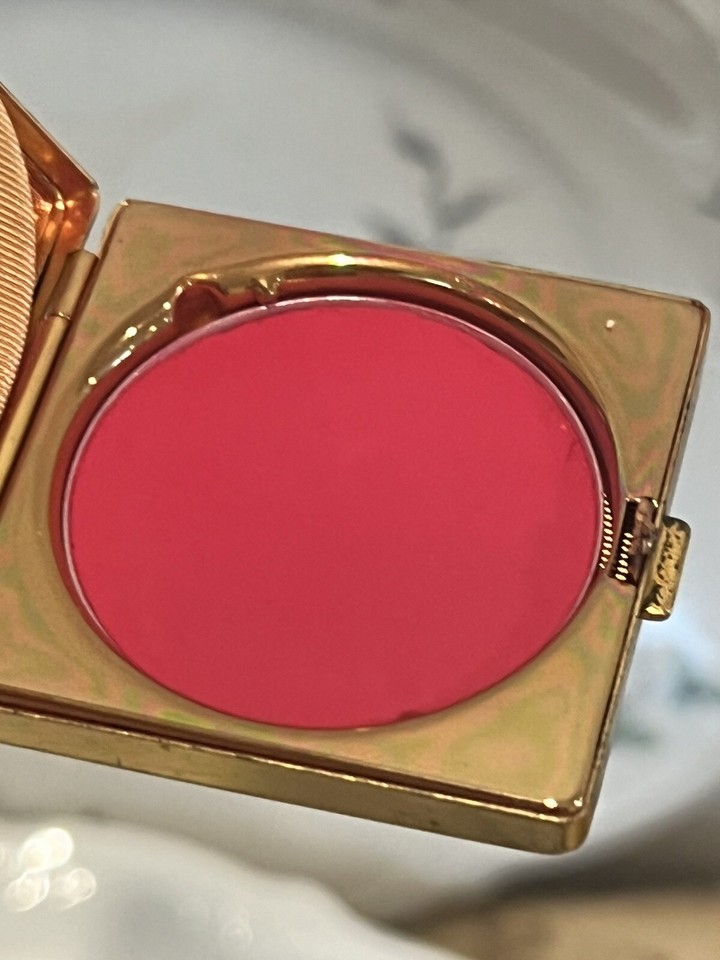 VINTAGE ELIZABETH ARDEN CHEEK ROUGE BLUSH GOLD METAL COMPACT CYCLAMEN ...