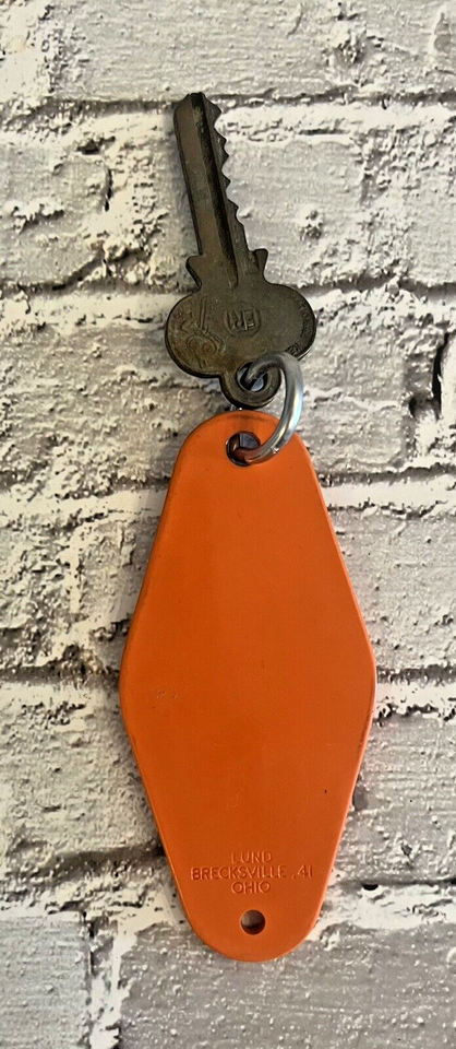 Vintage SMITH'S MOTEL Key Fob w/ Key Room 11 Jacksonville IL | eBay