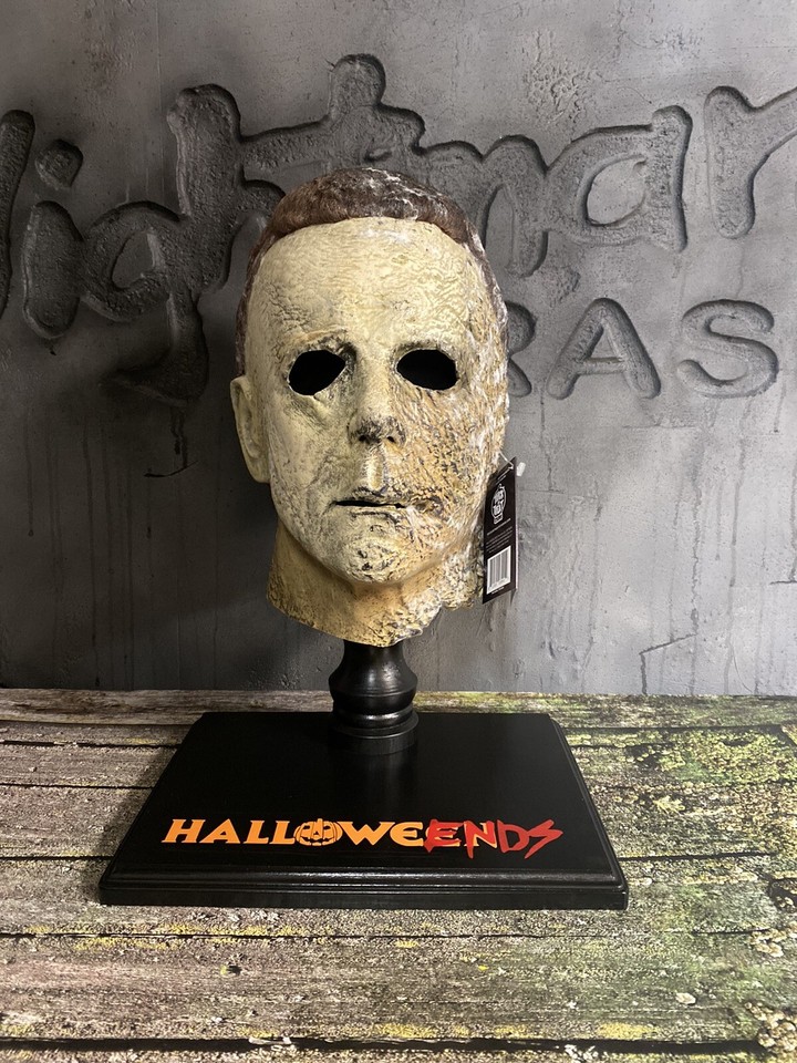 Halloween Ends Michael Myers Mask Stand Display Movie Prop Collectible ...