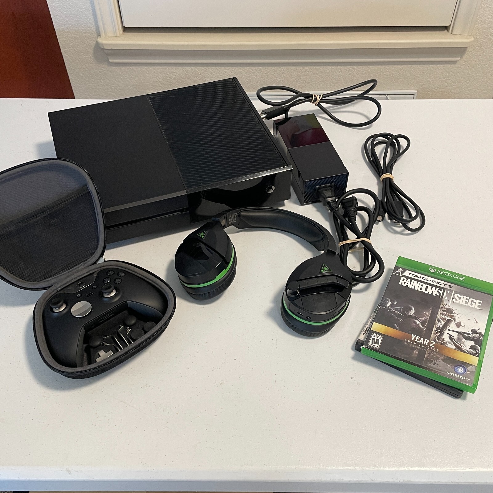 Microsoft Xbox One 500GB Console + Elite Series 1 Controller + Headset ...