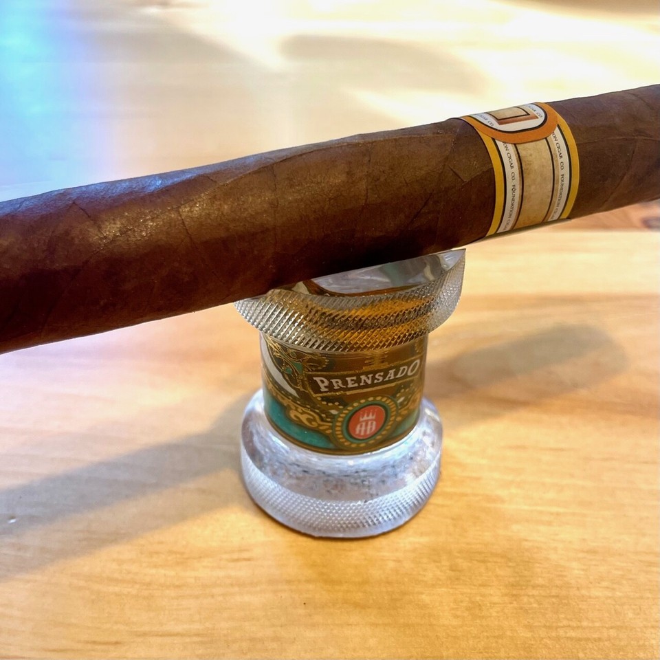 Cigar Band Cigar Rest Stand Holder Cigar Accessories with an Encased ...