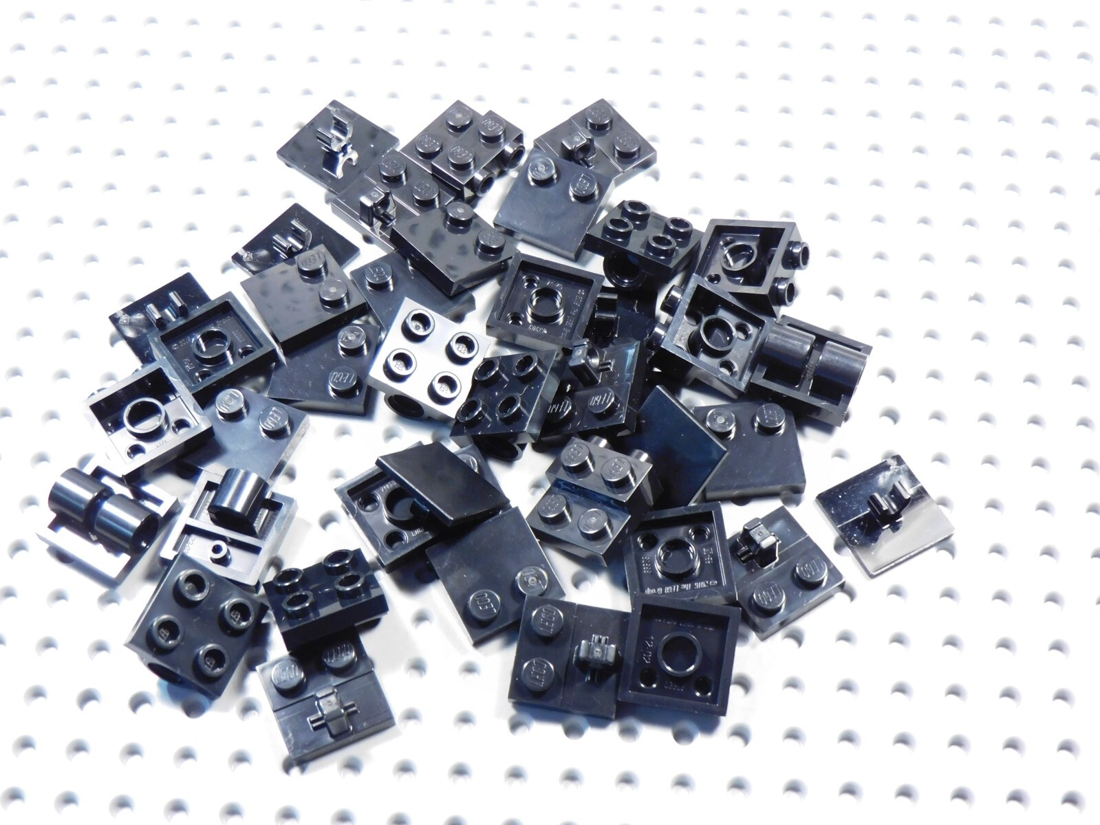 LEGO Lot of 40 Black 2x2 Modified Plates Studs Clip Locking Finger Pin ...