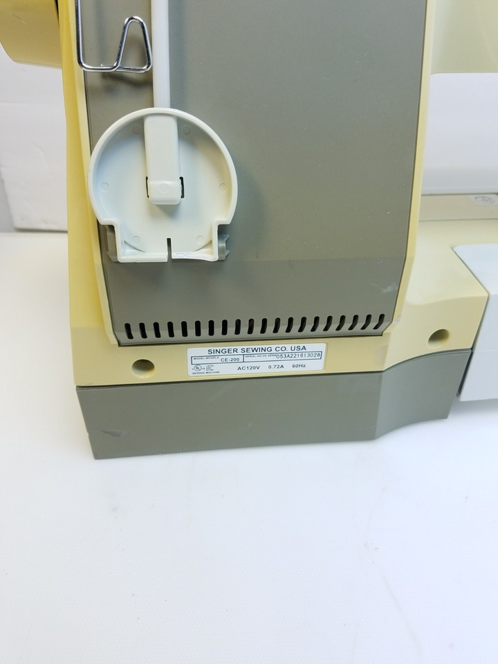Singer Quantum Futura CE-200 Computerized Sewing/Embroidery Machine NO ...