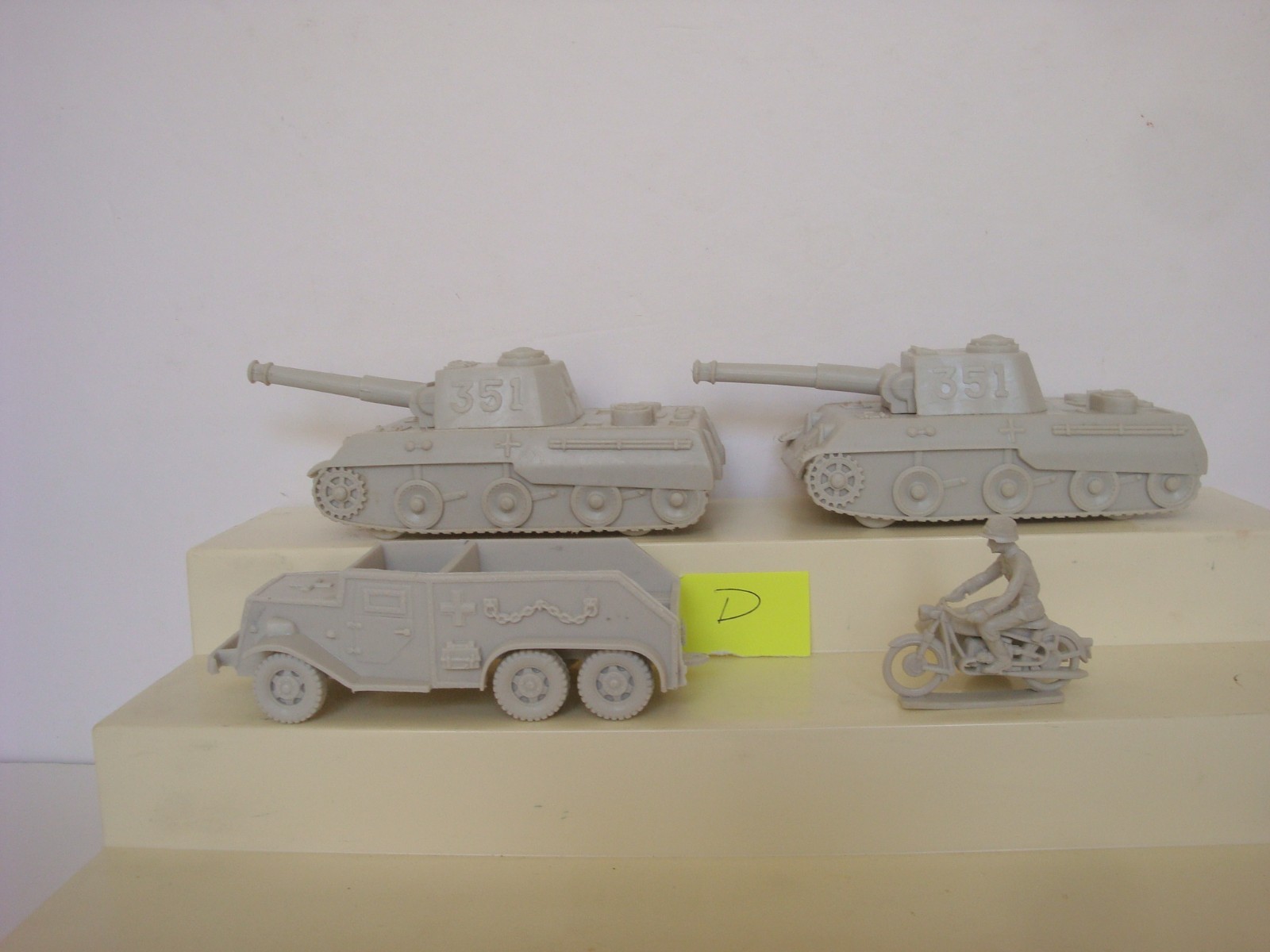 Marx Desert Fox / Complete Set of German Tanks / Vehicles / Light Grey ...