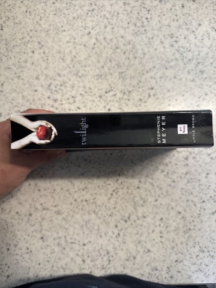 Twilight by Stephenie Meyer (2006, Trade Paperback) 9780316015844| eBay