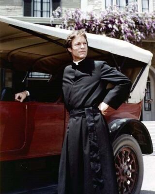 Richard Chamberlain as Father Ralph by vintage car The Thorn Birds ...