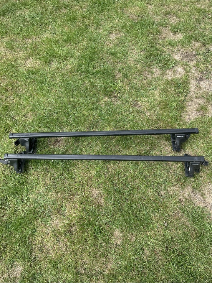 Halfords Universal Car Roof Rack Cross Bars with Anti-Theft Locks ...