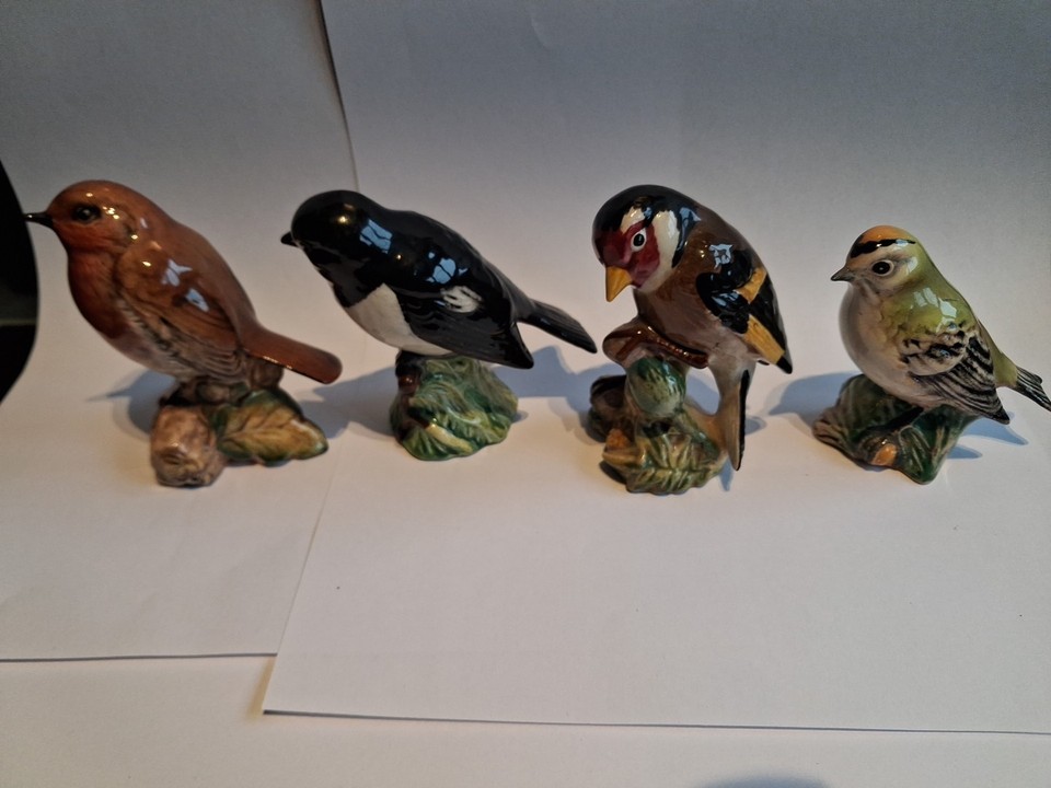 Beswick Birds Including Robin 980, Stonechat 2274,Goldfinch 2273 ...