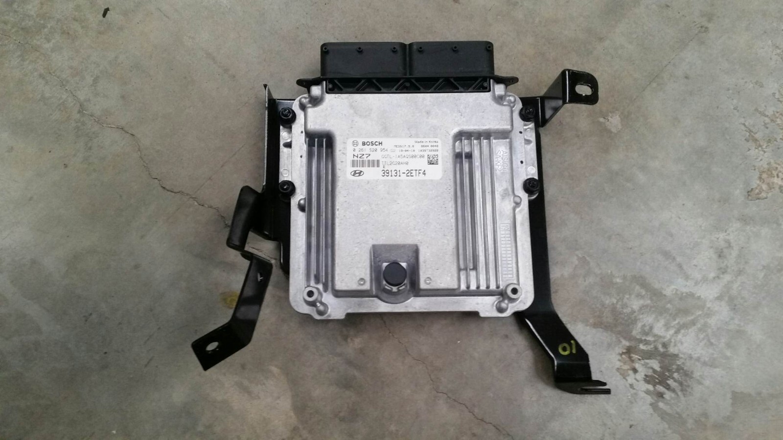 05/2015 to 12/2020 Hyundai TL Tucson - Engine control unit (ECU) 39131 ...