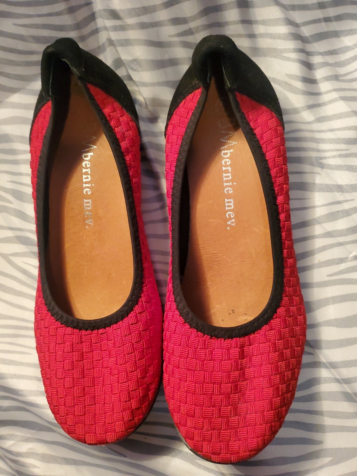 BM BERNIE MEV. RED/BLACK TRIM WOVEN PATTERN SIZE 37 E… - Gem