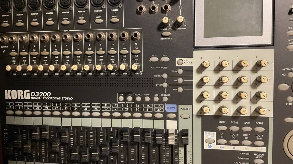 Korg D3200 32-Track Digital Recording Studio Desktop Recorder Good GP ...