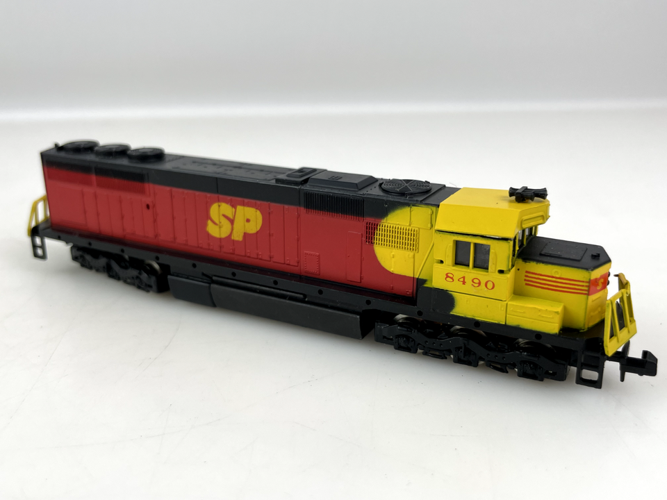 N Scale Con-Cor SPSF EMD SD40 Diesel Locomotive #8490 | eBay