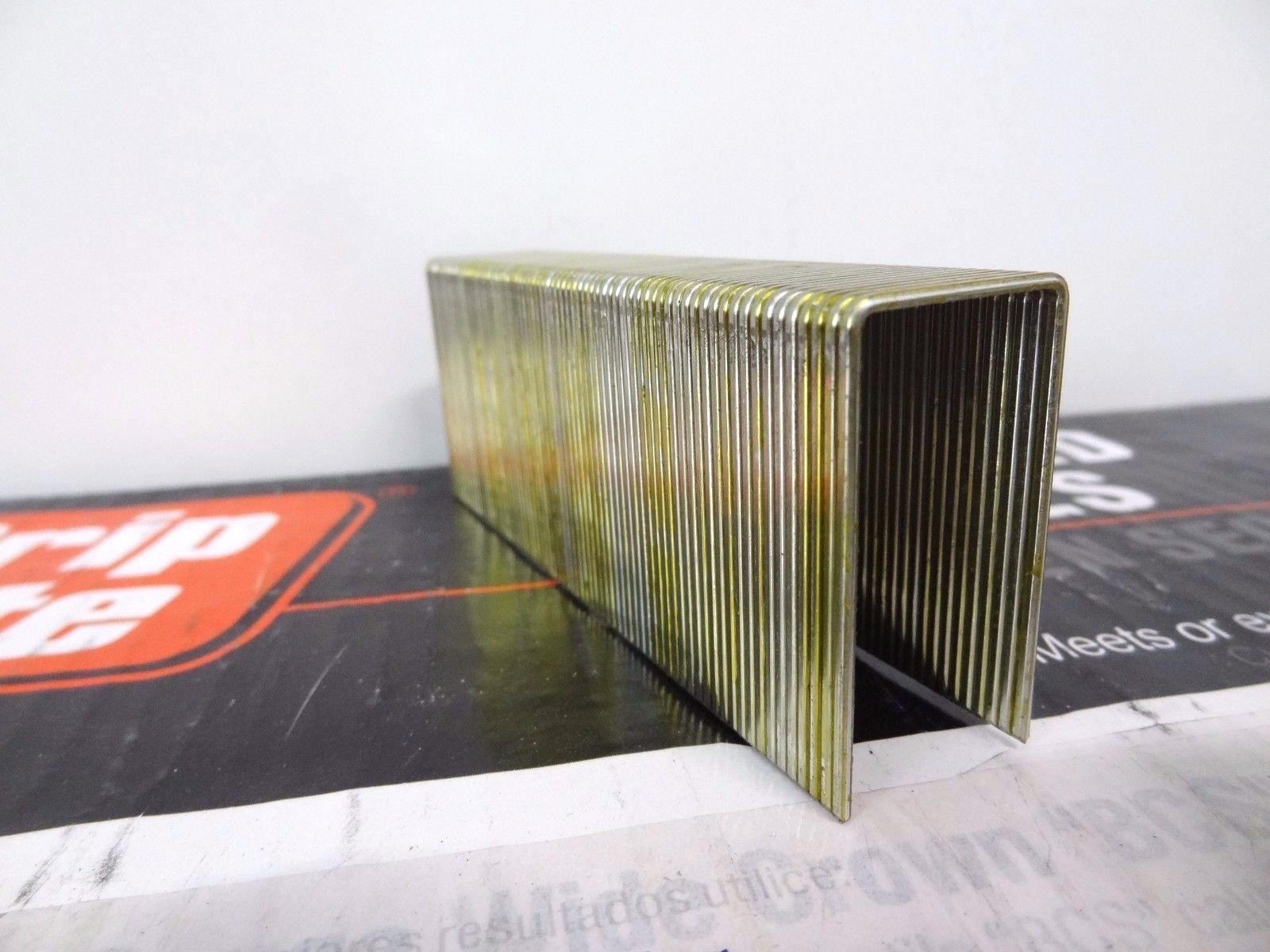 10,000 pcs ~ "GSW' Style Wide 15/16" Crown x 1 3/4" Leg Collated ...