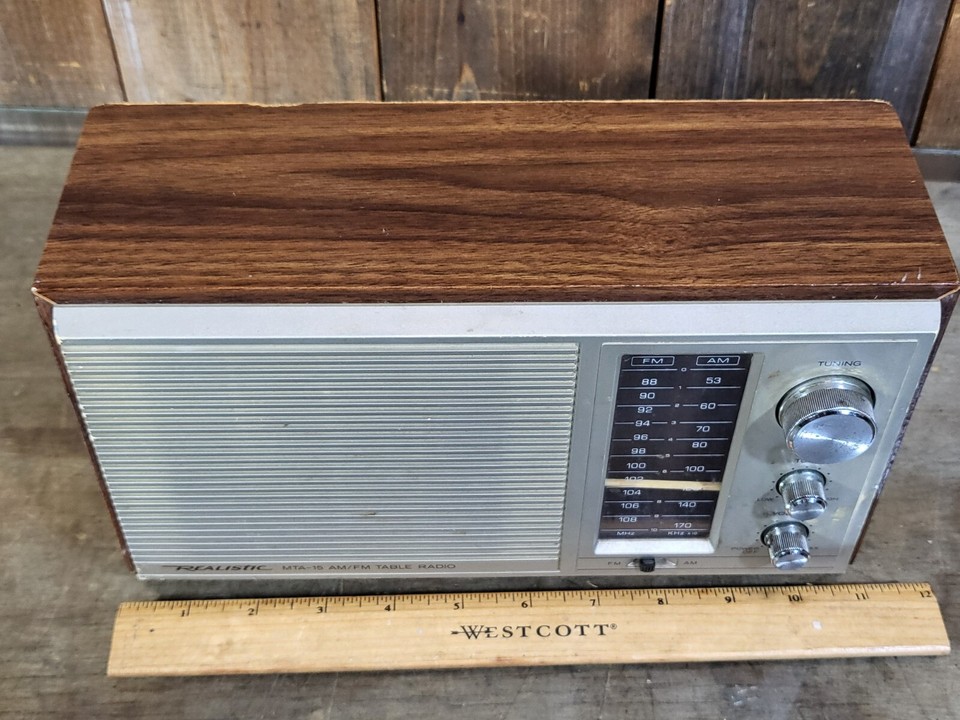 Rare Vintage Radio Realistic MTA-15 AM/FM Table Radio Model 12-695 ...