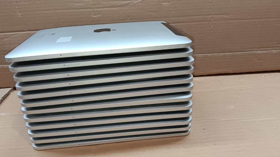 Lot of 12 Apple iPad (1st Generation) A1337 64 GB Wi-Fi + 3G 9.7 inch ...