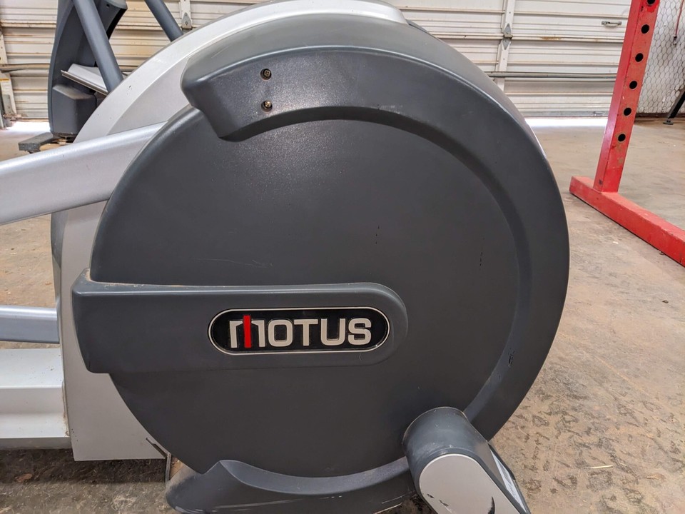Motus elliptical COMMERCIAL GRADE Elliptical machine M770E (TV input ...
