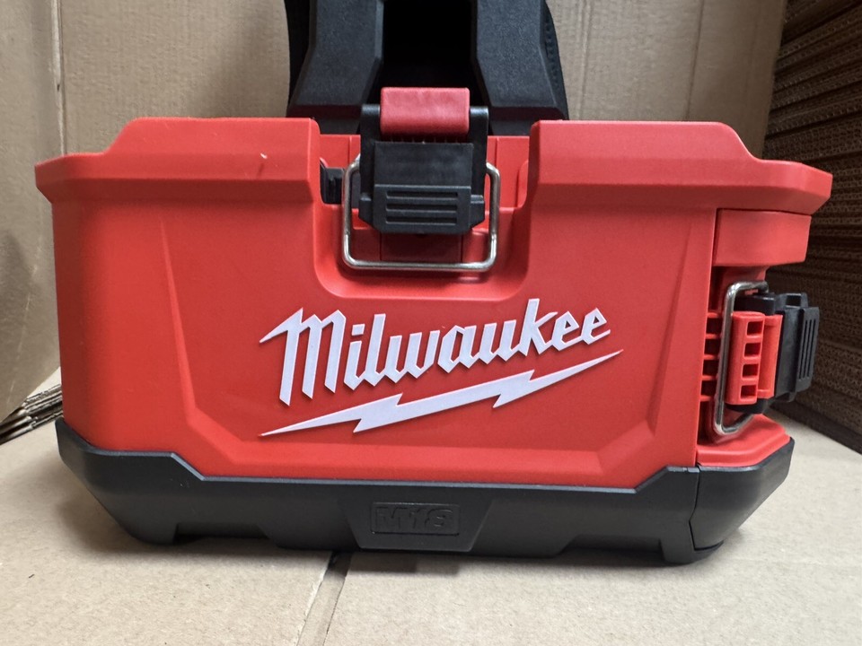 Milwaukee M18 Switch Tank 4-Gallon Backpack Sprayer - Red (2820-20PS ...