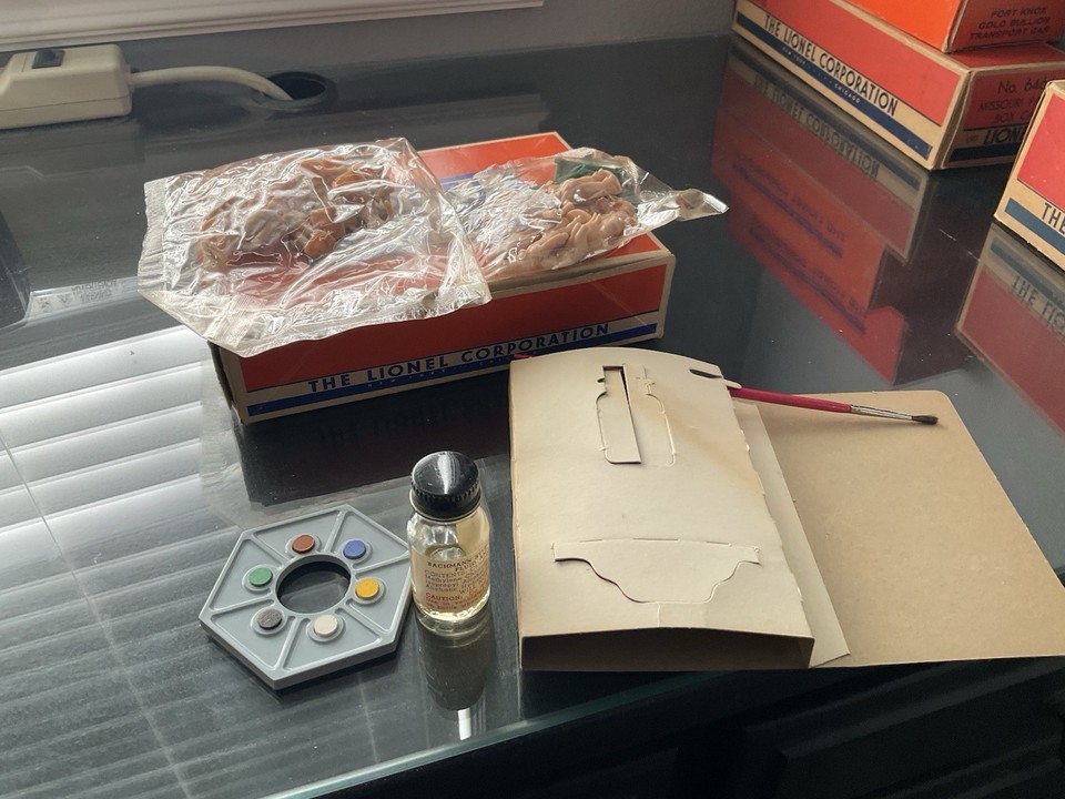 LIonel 953 Figure Set In Original Box With Paint, Brush, And Figurines ...