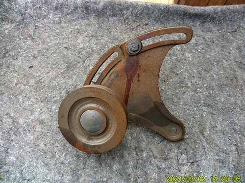 1964/66 ford mustang ac idler pully and bracket nice orig and pully ...