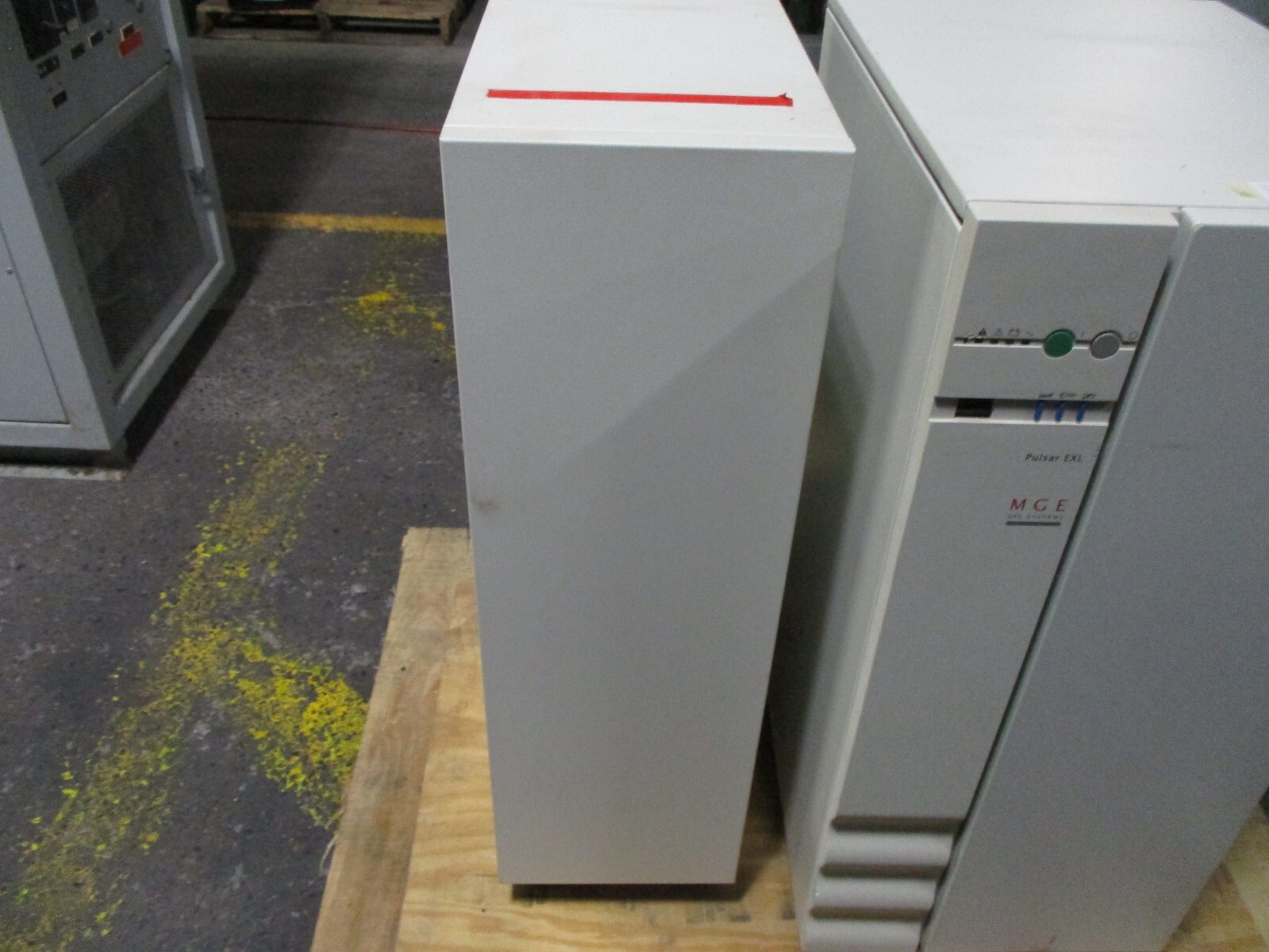 MGE UPS Battery Cabinet 72-153158-02 10kVA for sale online | eBay