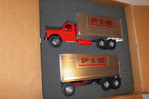 Smith Miller M Mack PIE Van w/ Pup P077/100 Stock #1245 | eBay