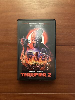 Terrifier 2 VHS Standard Edition Clamshell Art The Clown Damien Leone ...