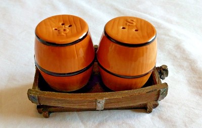 Set SALT PEPPER SHAKER BARREL TROUGH Barrels Country Wild West Shakers ...