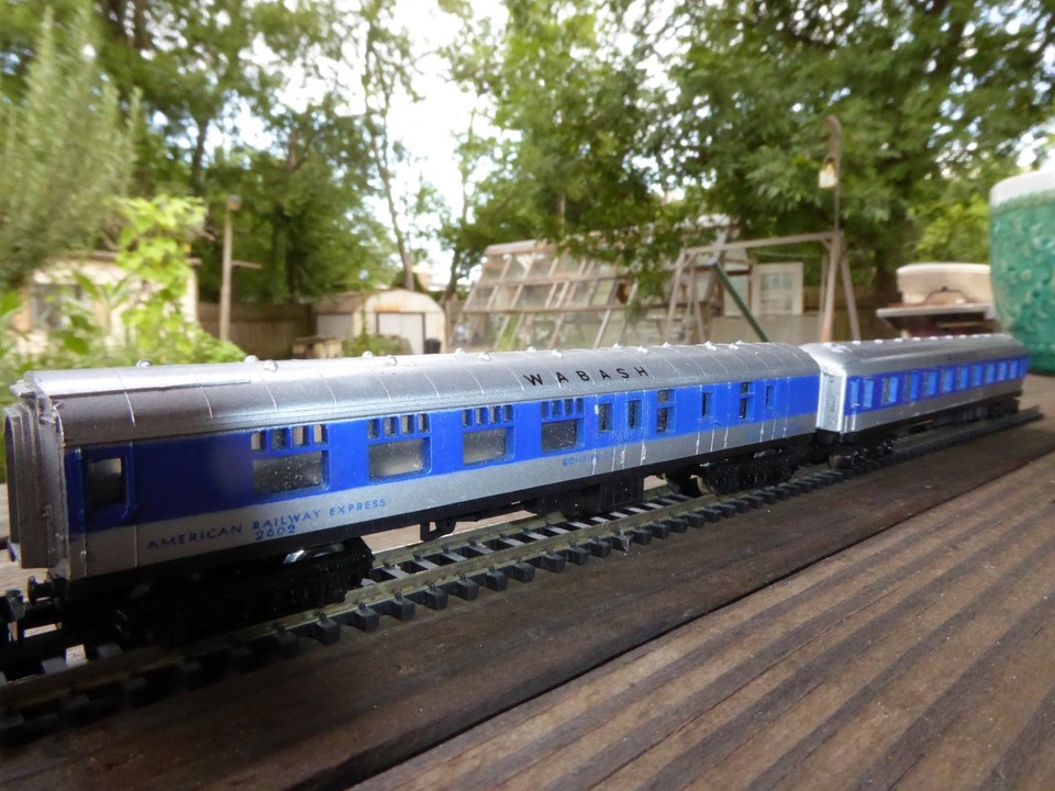 Lima N Scale Blue Wabash 2021 EMD F7 Diesel Train Loco and passenger ...