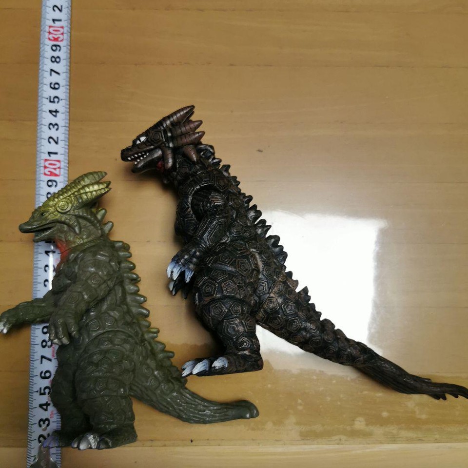 Ultraman Eighty Ultra Kaiju Monster Series Salamandra Soft Vinyl Figure ...