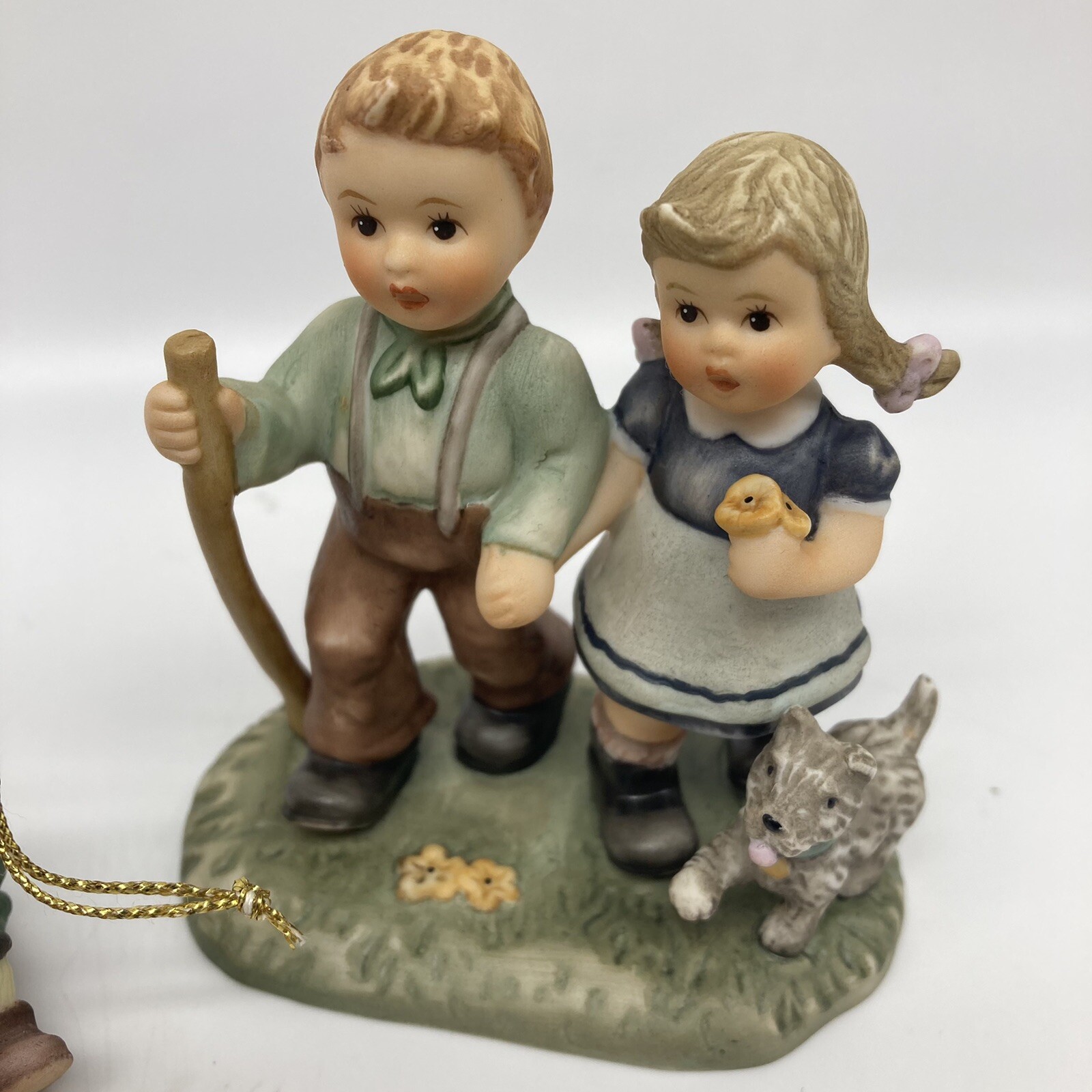 Goebel Berta Hummel Figurines Taking A Walk 2002 God Bless USA Ornament ...
