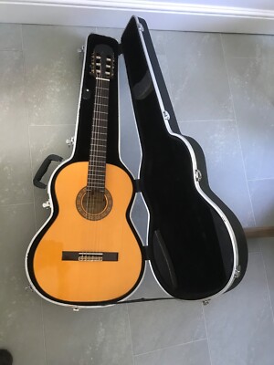 Raimundo 125 Flamenco Guitar in Superb Condition with Stagg Hard Shell ...