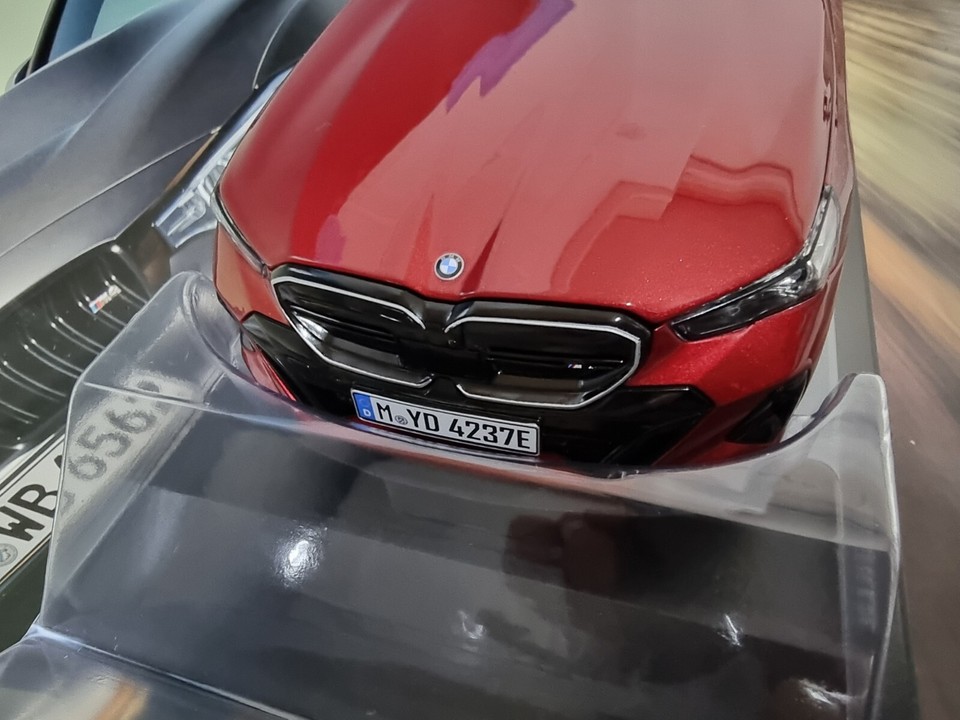 NEW BMW MINIATURE i5 M60 FIRE RED DIECAST MODEL MINICHAMPS 1:18 ...