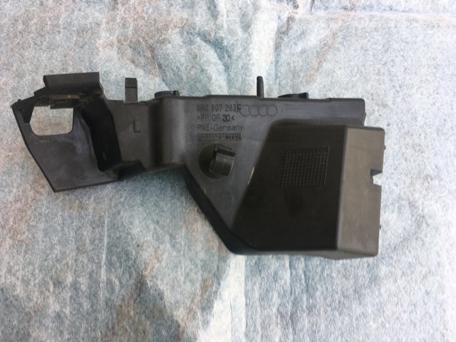 AUDI Q5 8R - FRONT LEFT BUMPER GUIDE / BRACKET OEM 8R0807283C | eBay