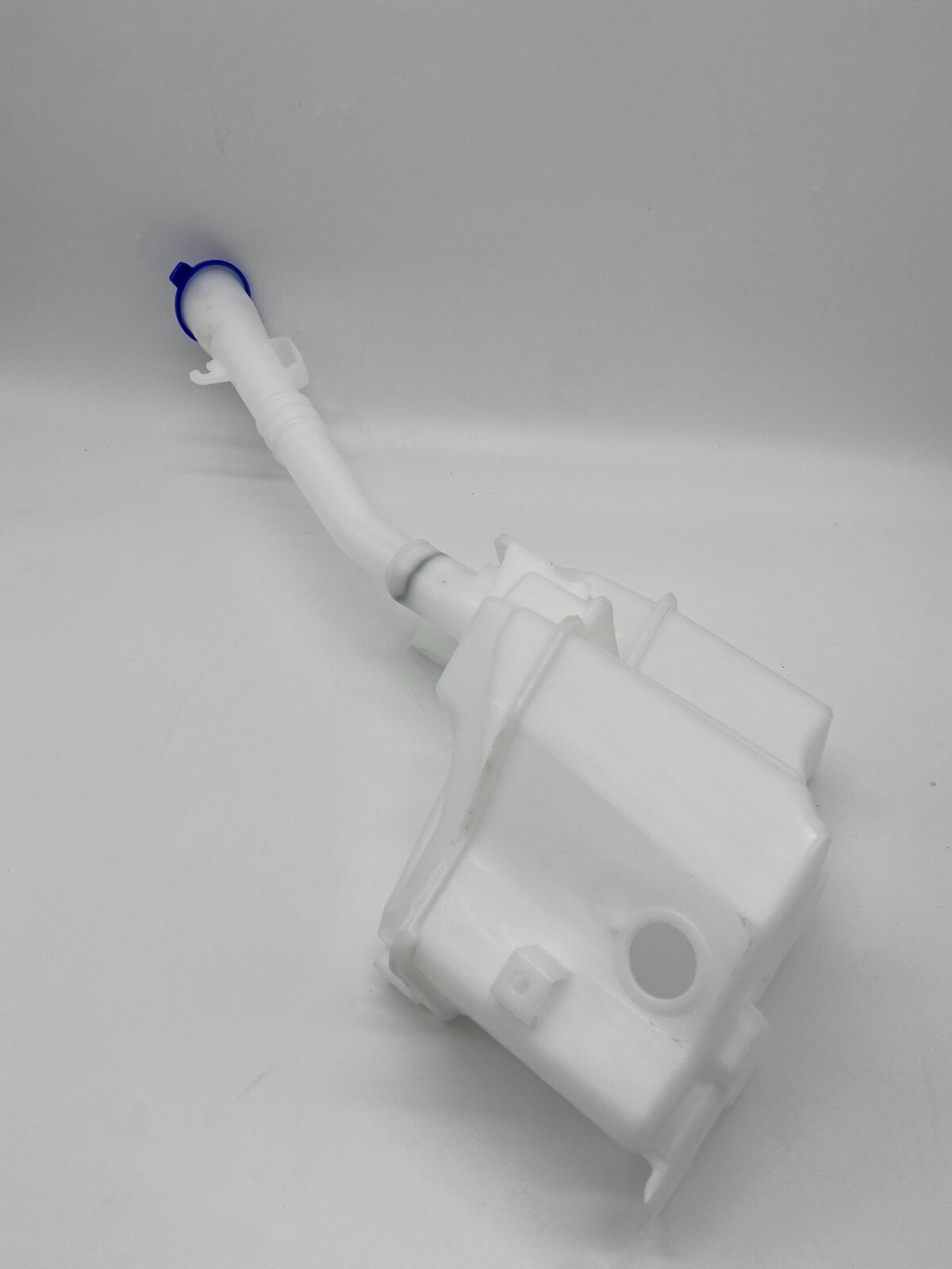 Windshield Washer Fluid Reservoir Tank W/Pipe NO Pump For Hyundai ...
