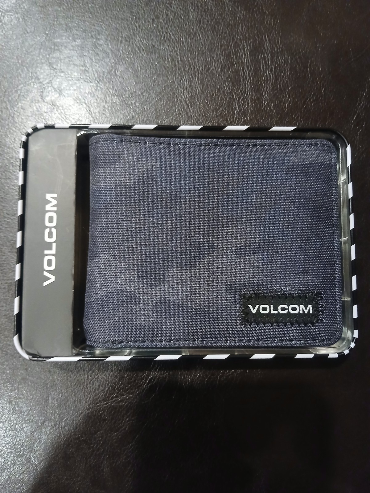 MENS VOLCOM CHARCOAL CAMOUFLAGE BIFOLD WALLET WITH TIN GIFT BOX