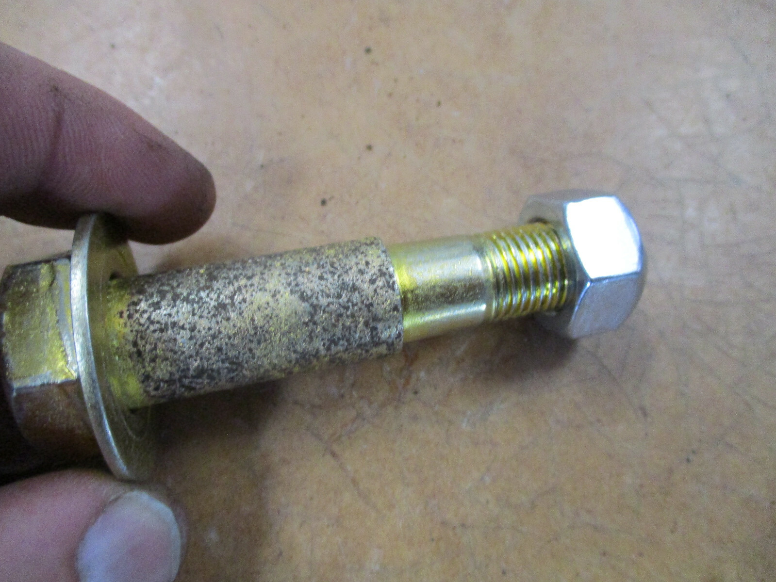 HOLDEN LOWER SHOCKER SHOCK BOLT HQ HJ HX HZ WB REAR DIFF SADDLE PLATE ...