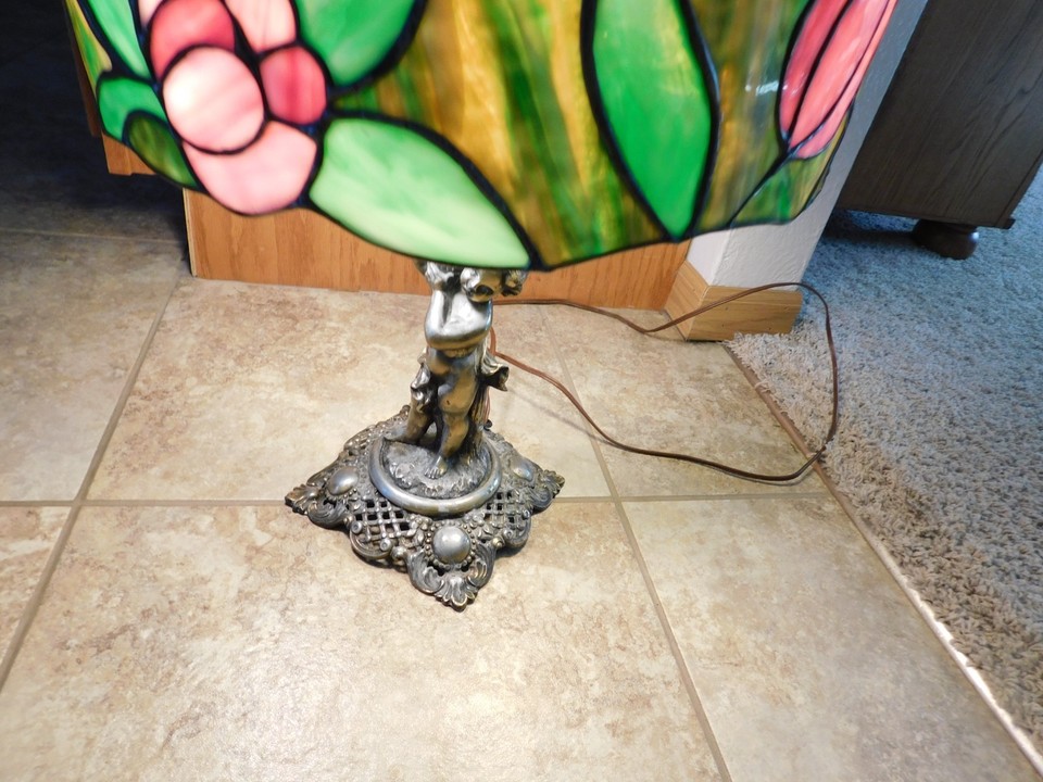 25-1041 Vintage 22" Brass Cherub Lamp w/ Tiffany Style Stained Glass ...