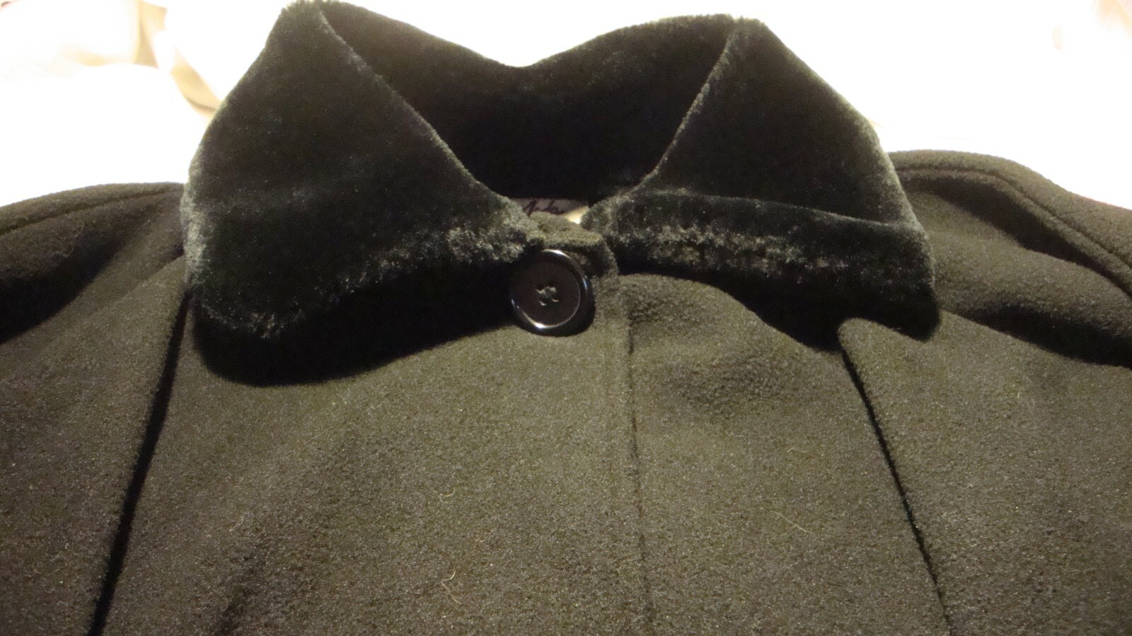 LE MODA CAPE Black Top Button Collared Faux Fur Side Pockets Soft Warm ...