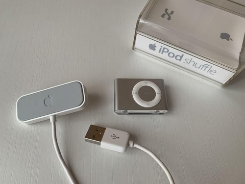 Ipod Shuffle 1Gb Silver Mp3 Player Portable Music Device Clip-On ...