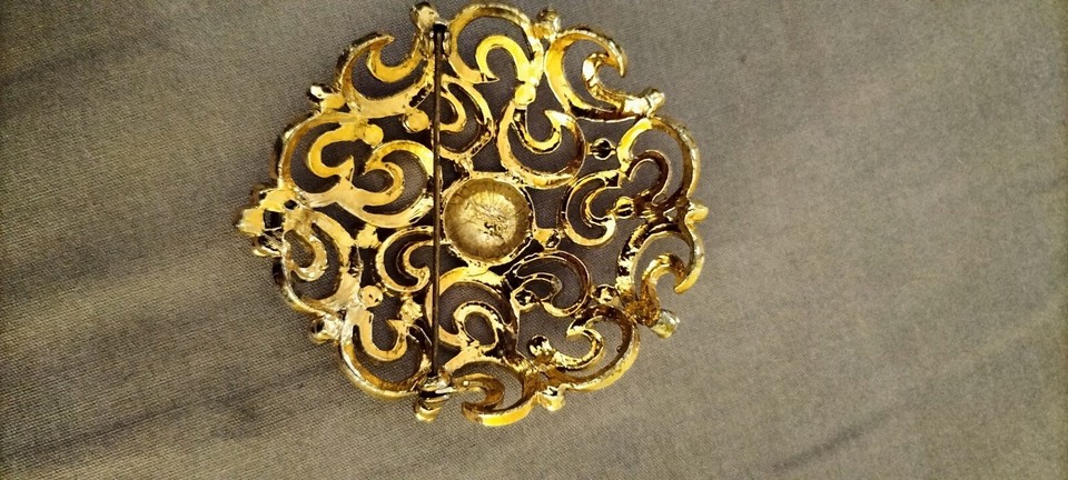 Beautiful Vintage DORENE Costume Jewellery Gold Tone Brooch With A ...