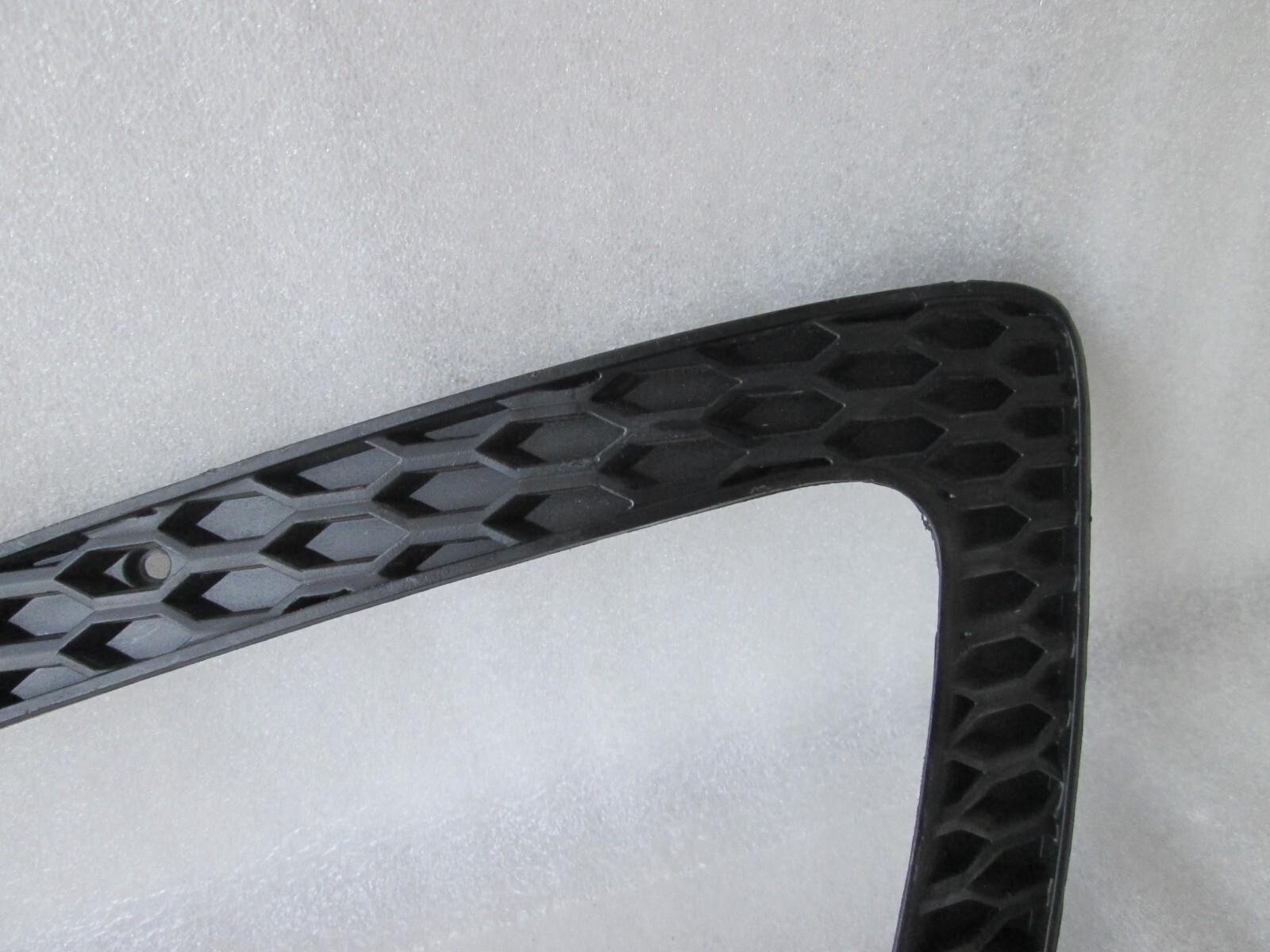 2012 - 2018 HYUNDAI SANTA FE LIMITED LEFT FOG LAMP BEZEL COVER 86563 ...