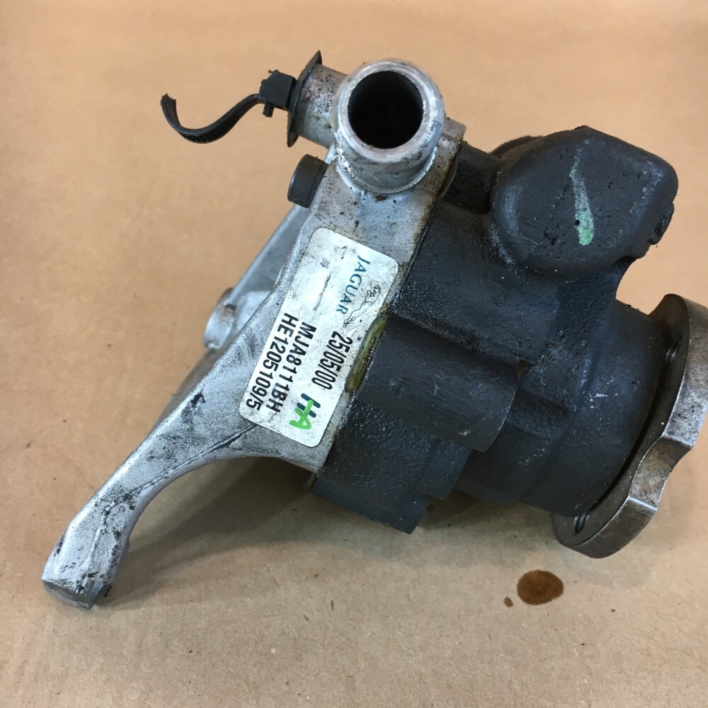 OEM 1998 Jaguar XK8 Steering Pump Mount Bracket MJA8111BH HE1205109/5 ...