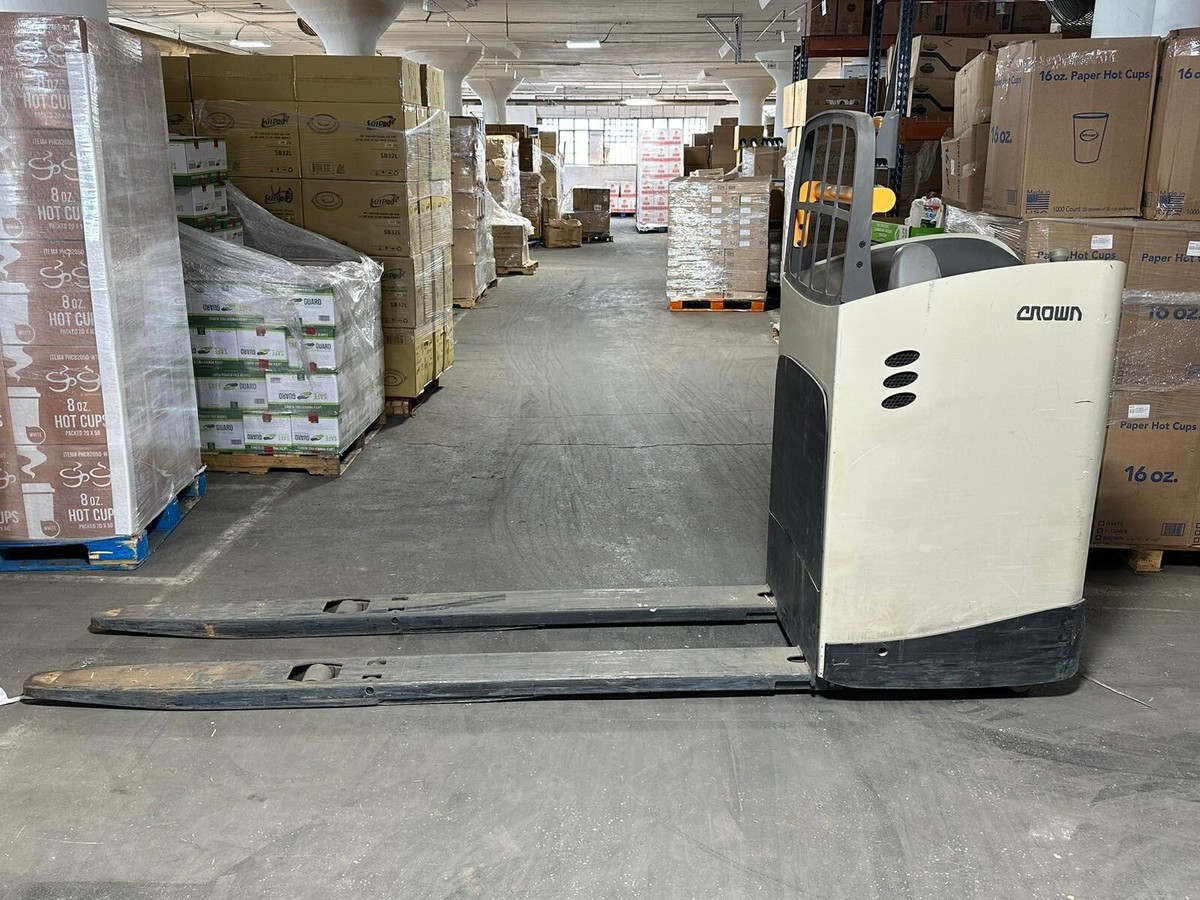 Warehouse Double Riders Nilfisk BR850S Rider Scrubber Dryer Warehouse