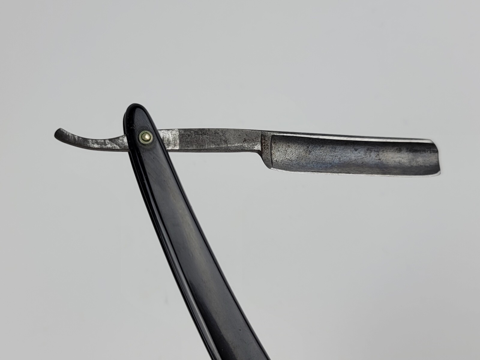 J A Henckles Twin Works Straight Razor Box w/ Generic Razor black ...