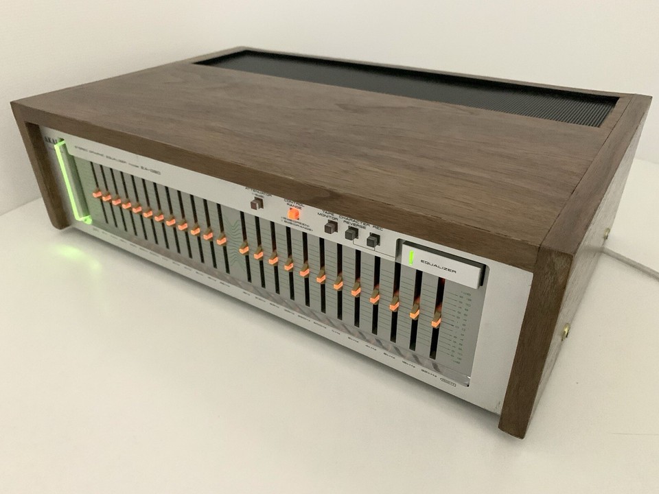 AKAI EA G90 Stereo Graphic Equalizer Rare Wood LED 2 Color Vintage WORK ...