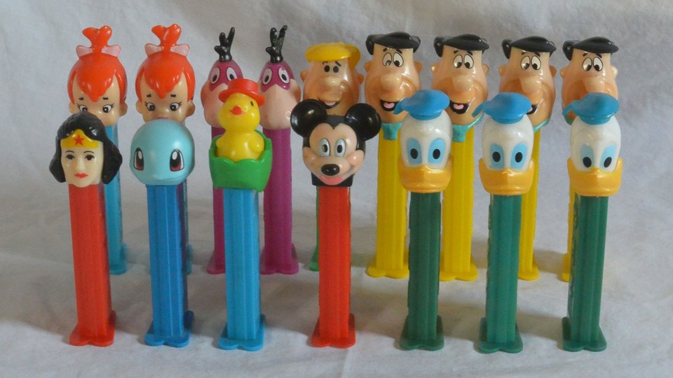 21 PEZ DISPENSER LOT FLINTSTONES DONALD DUCK MICKEY MOUSE WONDER WOMAN ...