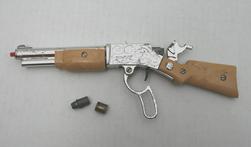 1950's NICHOLS SPITFIRE LEVER-ACTION CAP CARTRIDGE TOY RIFLE W/BULLET ...
