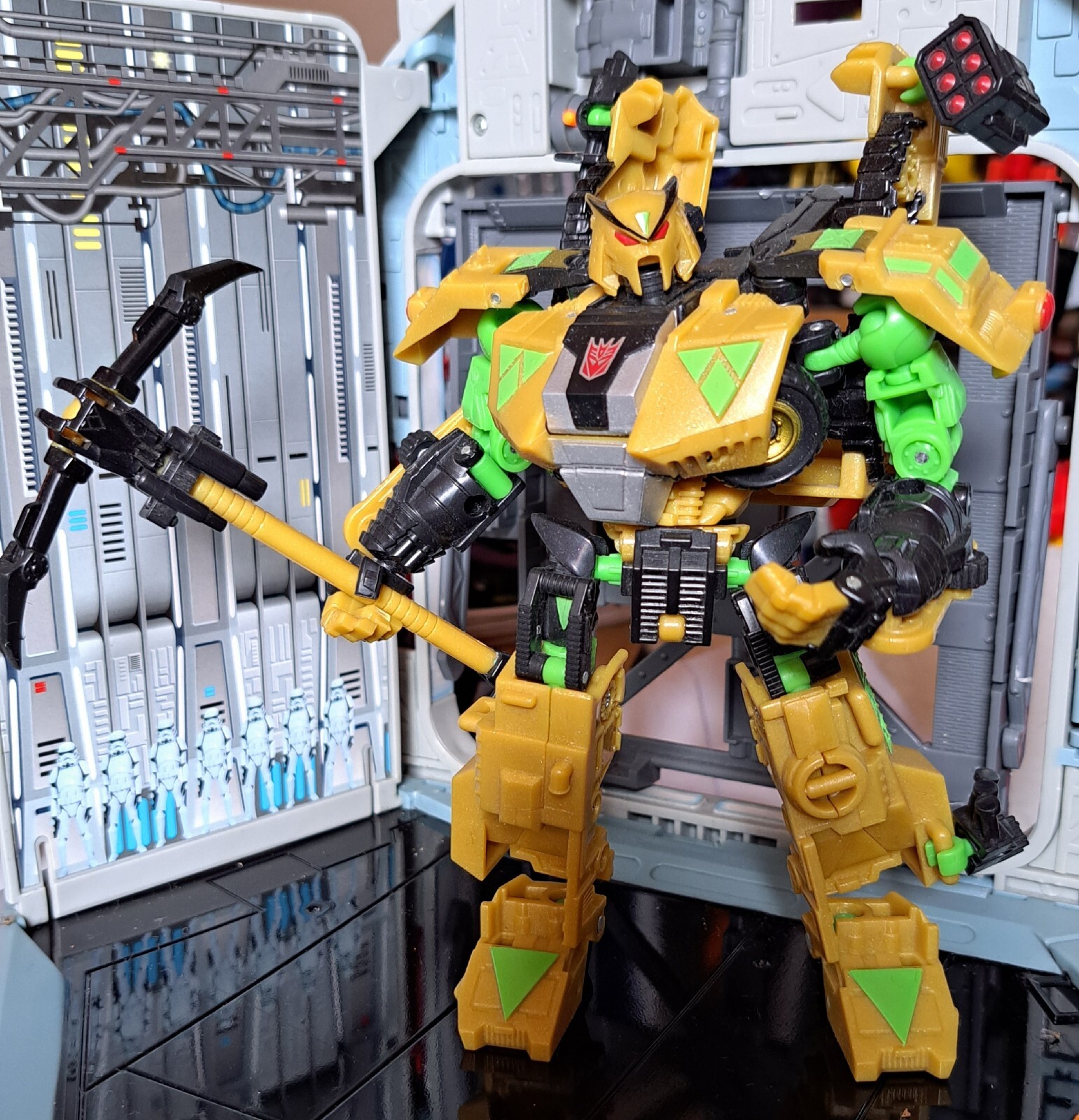 MMC Commotus, Takara Deadlock and Botcon stuff | TFW2005 - The 2005 Boards