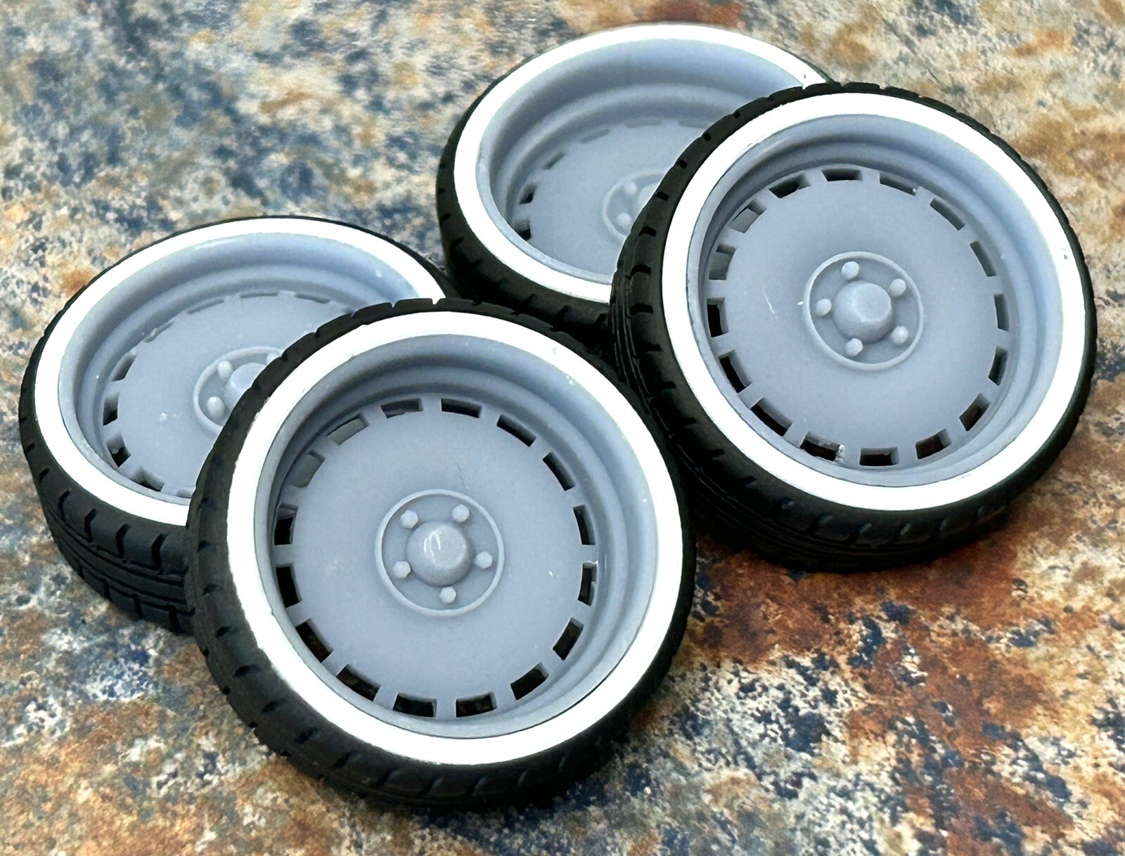 Resin 22 In. “DelRay” Restomod Wheels, W/ One Inch Whitewalls,1/24 1/25 ...