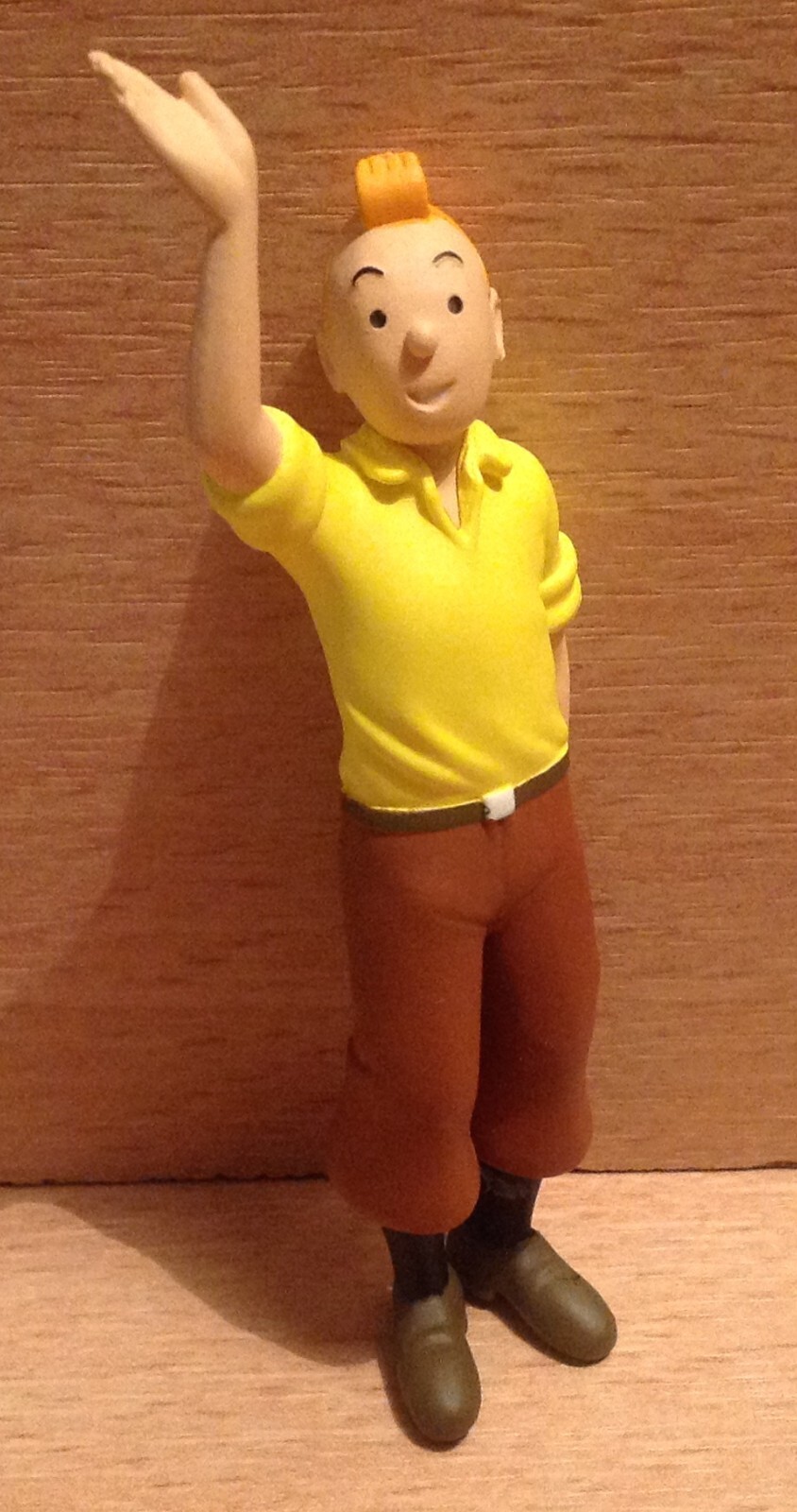 FIGURINE PVC MOULINSART TINTIN KUIFJE HERGE 2011 TINTIN SALUANT PULL ...